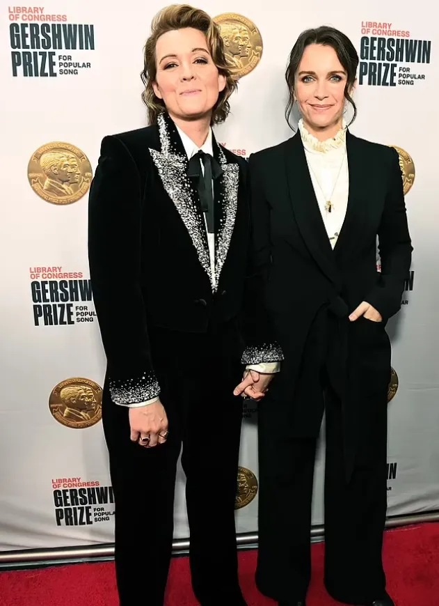 Brandi Carlile Wife, Age, Height, Weight, Net Worth, Career, And Full Bio - Bio Scops