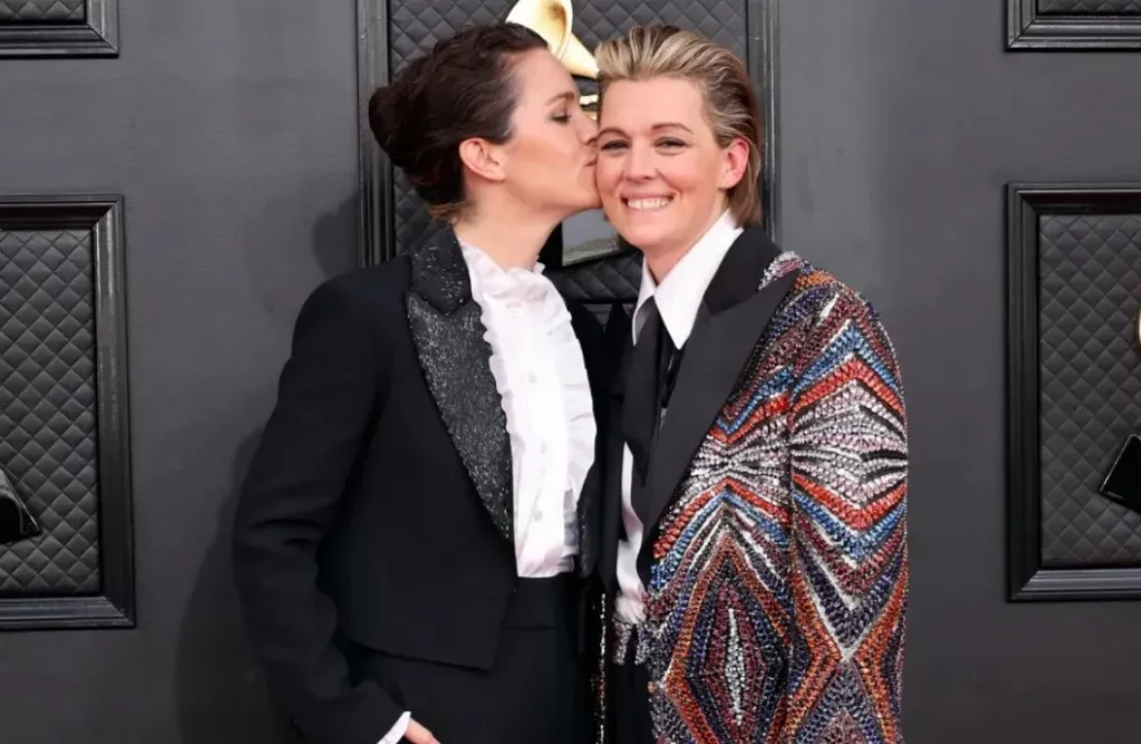 Brandi Carlile Wife, Age, Height, Weight, Net Worth, Career, And Full Bio - Bio Scops