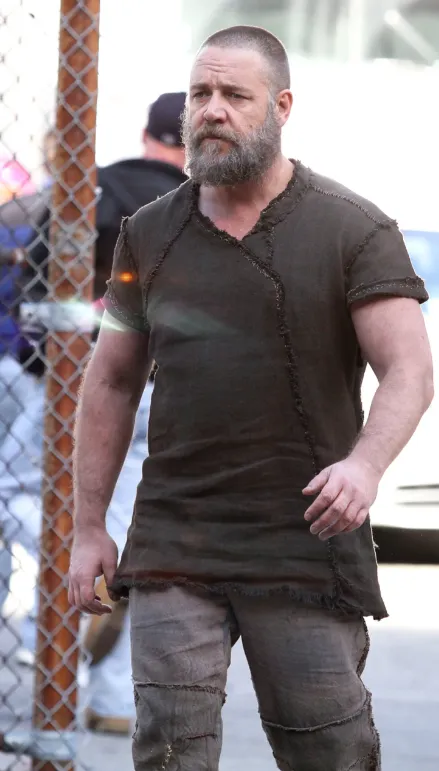 Russell Crowe's Wife, Age, Height, Weight, Net Worth, Career, And Full ...