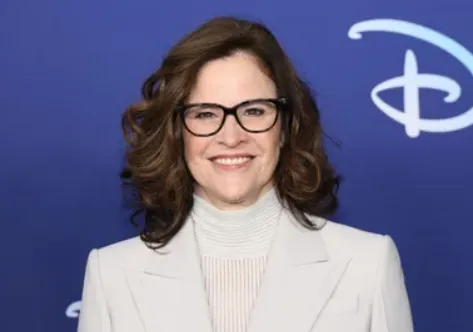 Ally Sheedy Age and Bio Guide: From 80s Icon to Modern Role Model - Bio ...