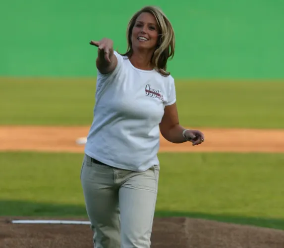 Leslie Lowe KHQ Age Revealed: A Full Biography of the Beloved Spokane ...