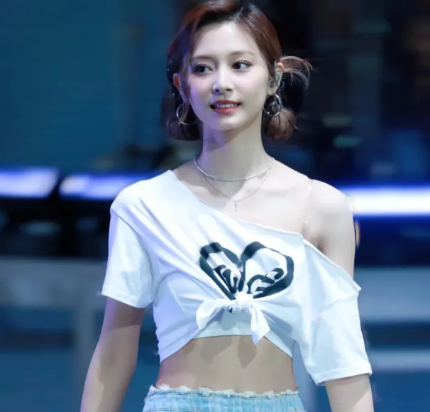 Tzuyu Height: Everything You Need to Know About the Tallest Member of ...