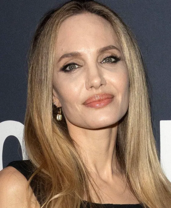 Angelina Jolie Height, Age, Weight, Net Worth, Career, And More - Bio Scops