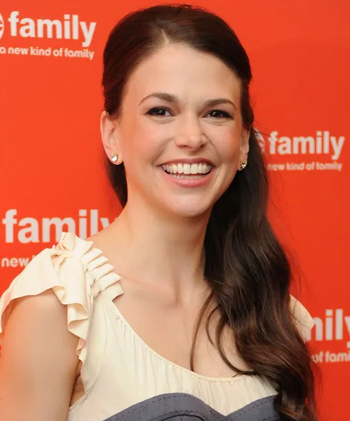 Sutton Foster Height, Age, Net Worth, Career, And More - Bio Scops